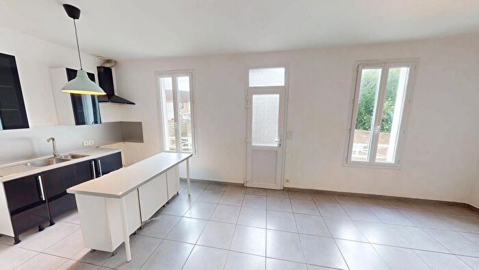Maison à vendre - Le Mesnil-Saint-Denis - 3 pièces - 2 chambres