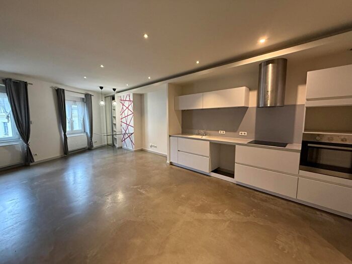 Appartement à louer - Saint-Étienne, Centre-ville, Peuple, Chavanelle - 3 pièces - 2 chambres