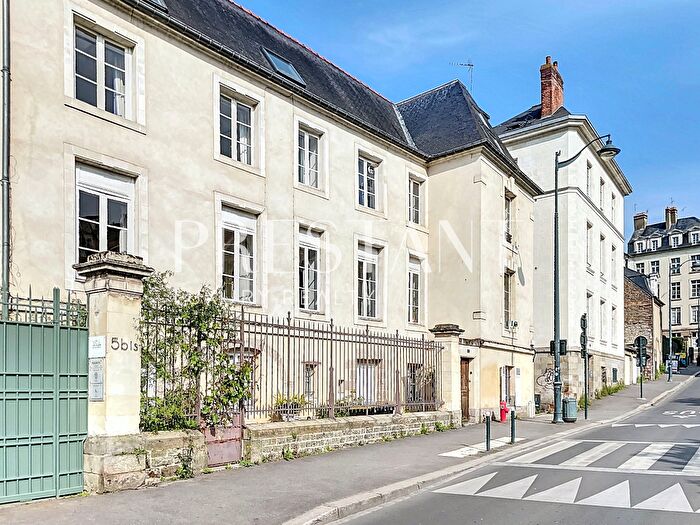 Maison à vendre - Quartiers Centre, Centre-ville - 9 pièces - 6 chambres