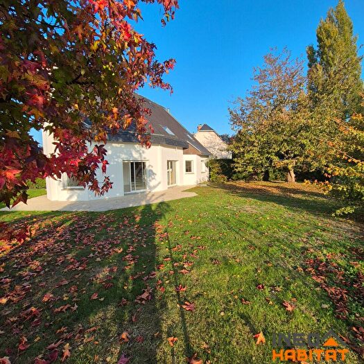 Maison à louer - Nord, Bruz - 6 pièces - 4 chambres