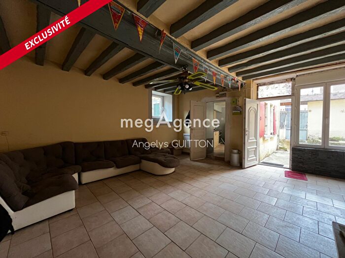 Maison à vendre - Beaumont-sur-Sarthe - 6 pièces - 3 chambres