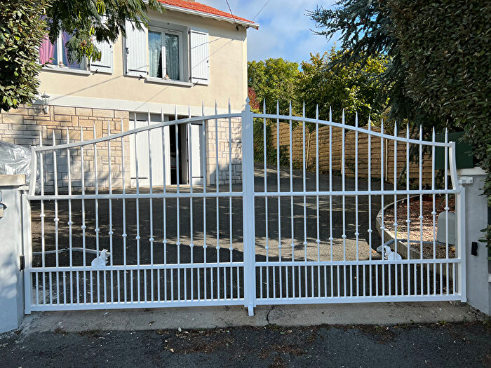 Maison à vendre - Civray - 3 pièces - 2 chambres