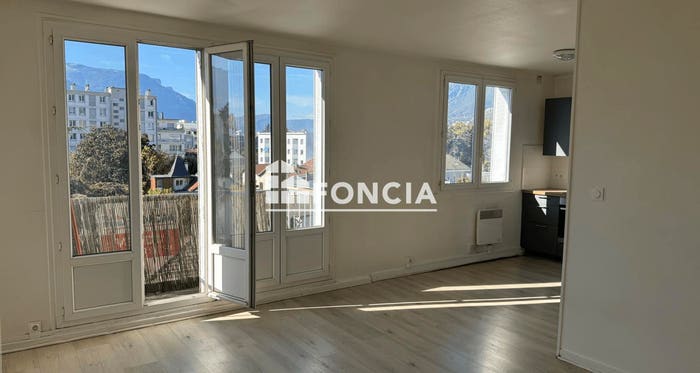 Appartement 3 pièces à Grenoble, Bajatière, à vendre