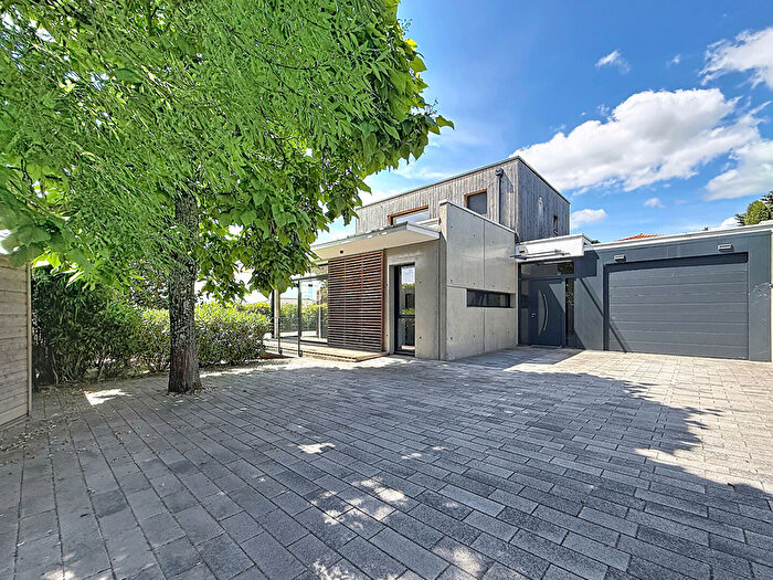 Soucieu-en-Jarrest : Maison 6 pièces à vendre