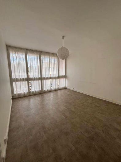 Bourgogne, Les Ulis - Appartement 2 pièces à louer