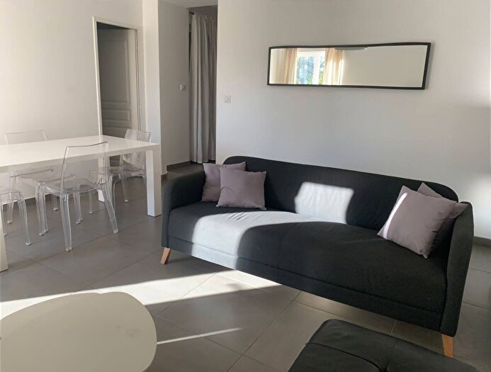 Appartement à louer - Prunelli-di-Fiumorbo - 3 pièces - 2 chambres