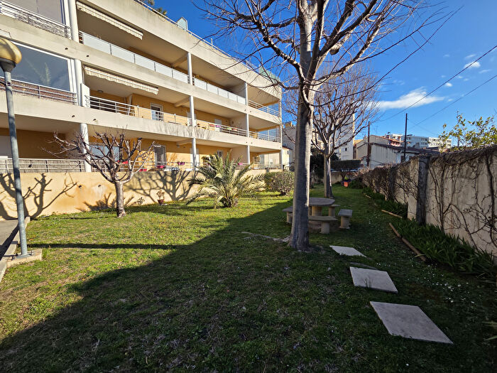 Appartement à vendre - Marseille e  - 3 pièces - 2 chambres