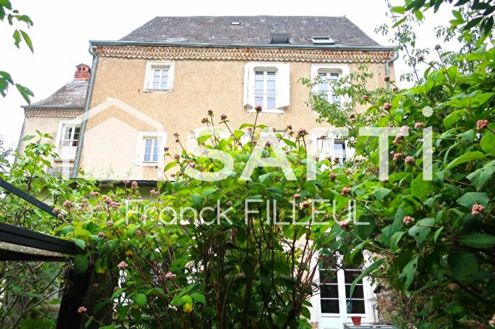 Maison à vendre - Saint-Yrieix-la-Perche - 10 pièces - 7 chambres