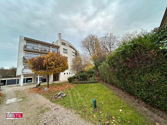 Appartement à vendre - Pontoise, Les Cordeliers - 5 pièces - 3 chambres