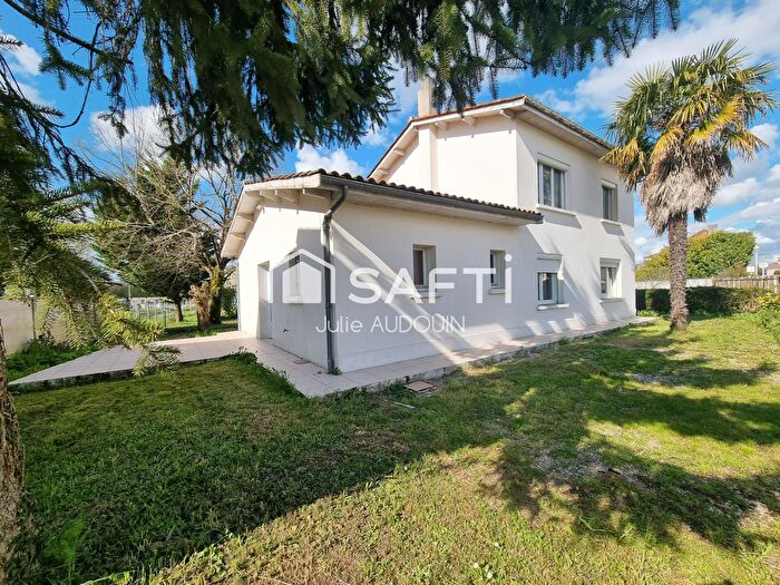 Maison à vendre - Matha - 6 pièces - 4 chambres