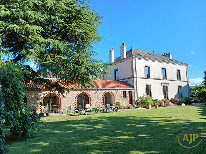 Maison à vendre - Roussay - 12 pièces - 6 chambres
