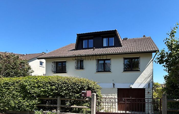 Maison à vendre - Coubron - 8 pièces - 5 chambres