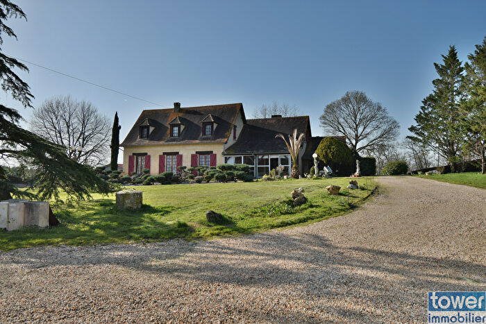 Maison à vendre - Saint-Pierre-dEyraud - 13 pièces - 8 chambres