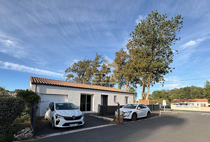 Maison 4 pièces à Saint-Georges-des-Coteaux, à vendre
