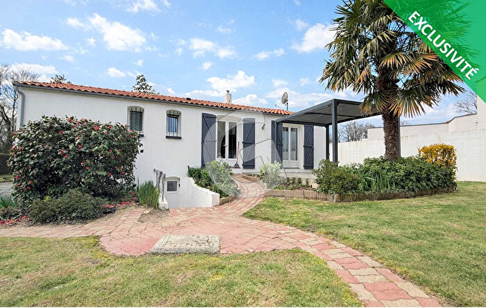 Maison à vendre - Saint-Avaugourd-des-Landes - 5 pièces - 4 chambres