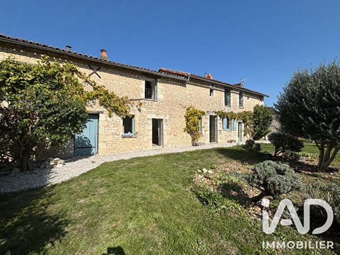 La Roche-Rigault : Maison 5 pièces à vendre