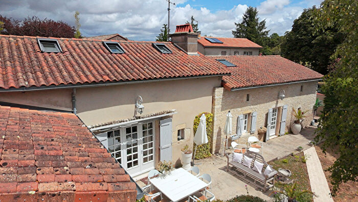 Maison à vendre - Blanzay - 4 pièces - 3 chambres