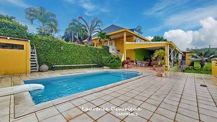 Maison 5 pièces à Saint-Claude, à vendre
