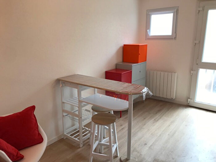 Laval, Les Pommeraies : Appartement 1 pièce à louer