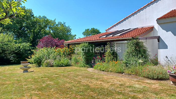 Maison à vendre - Saint-Laurent-sur-Sèvre - 8 pièces - 4 chambres