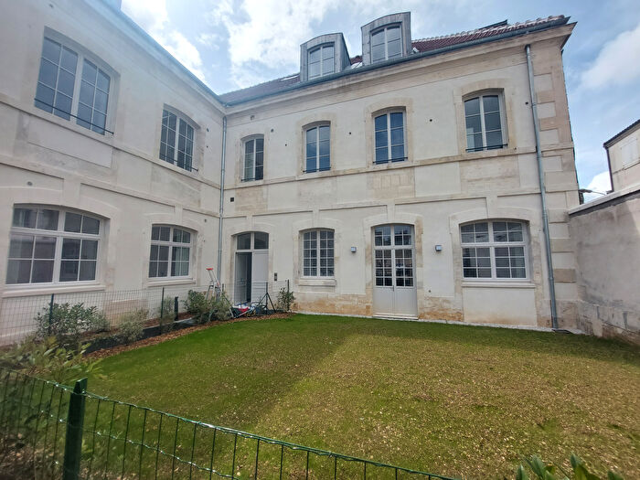 Appartement à louer - Cognac, Centre-ville, Gare - 2 pièces - 1 chambre