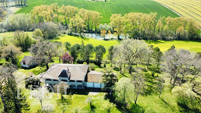 Maison à vendre - Mézin - 5 pièces - 4 chambres