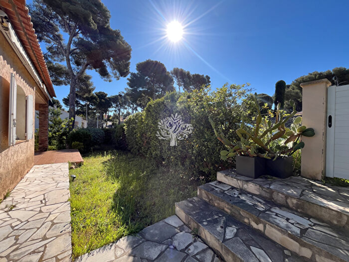 Maison à vendre - Sanary-sur-Mer, La Cride, Beau Cours - 6 pièces - 5 chambres