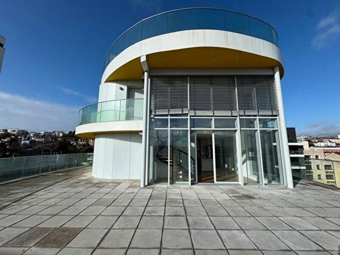 Appartement à louer - Centre Ville, Suresnes - 5 pièces - 3 chambres