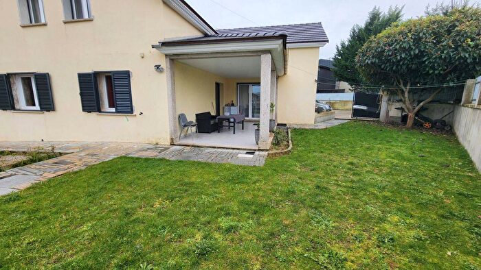 Maison à louer - Bordes - 1 pièce - 5 chambres