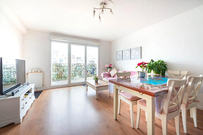 Appartement à vendre - Trappes, Coeur des Merisiers - 3 pièces - 2 chambres