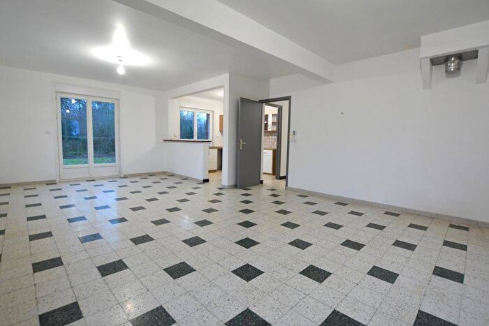 Maison 4 pièces à louer - Qu ux-Haut-Maînil
