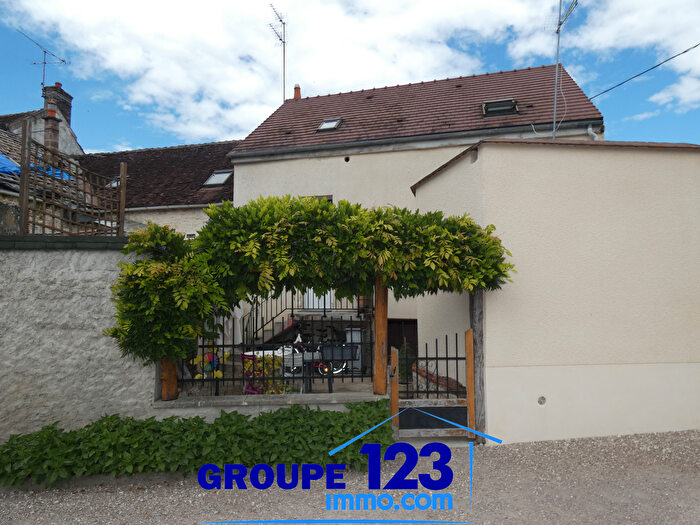 Maison 4 pièces à vendre à Laroche-Saint-Cydroine