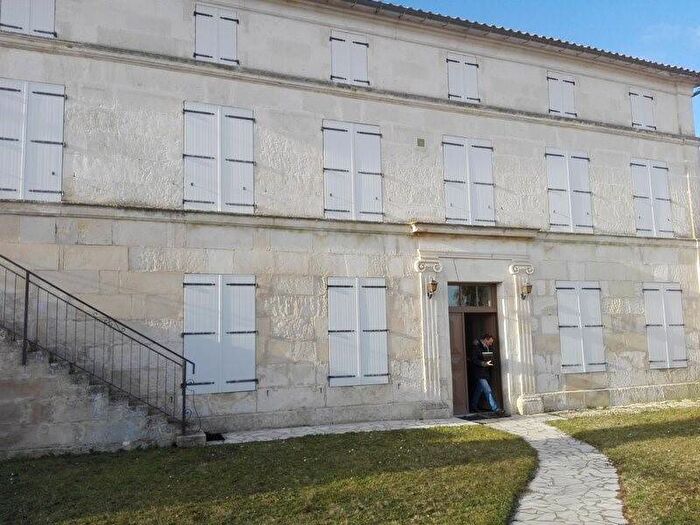 Maison à louer - Trois-Palis - 6 pièces - 4 chambres