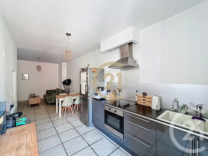 Maison à louer - Remoulins - 2 pièces - 1 chambre