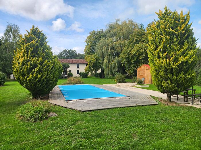 Maison à vendre - Asnières-sur-Blour - 12 pièces - 8 chambres