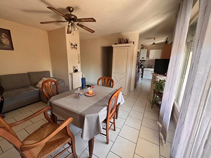 Beaucaire, Centre-ville : Appartement 2 pièces à vendre