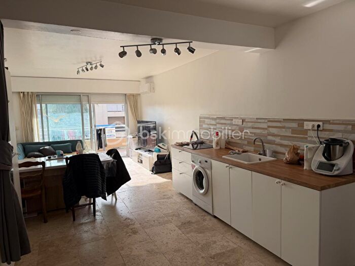 Appartement à vendre - Cavalaire-sur-Mer, Centre-ville - 4 pièces - 3 chambres