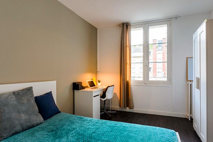 Appartement à louer - Compiègne, Le Clos des Roses - 1 pièce - 7 chambres