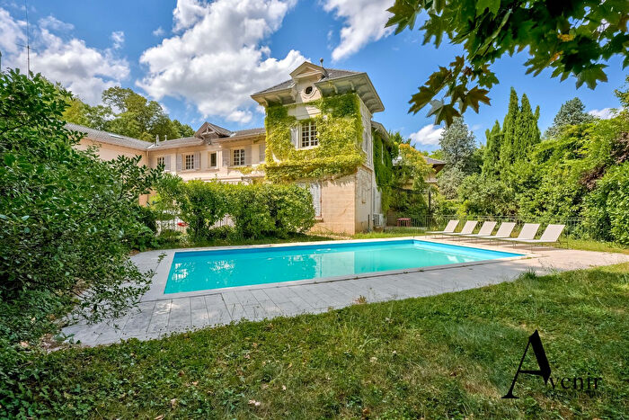 Maison à louer - Écully, Centre-ville - 7 pièces - 6 chambres