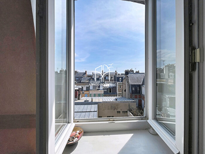 Trouville-sur-Mer, Plages, Promenade des Planches, Bon Secours - Appartement 2 pièces à vendre