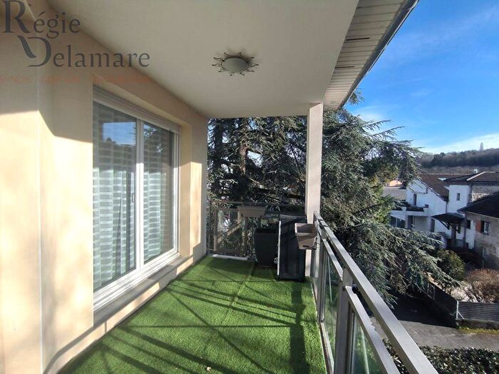 Appartement à louer - Bourgoin Jallieu - 3 pièces - 2 chambres