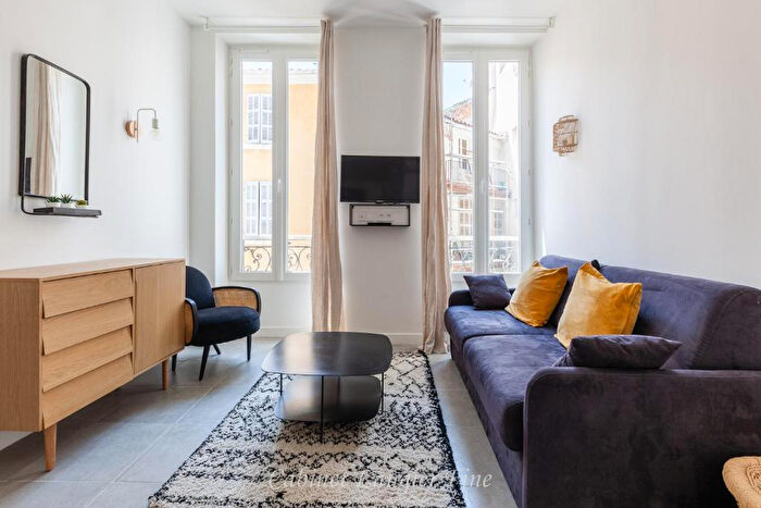 Appartement 2 pièces à Marseille 1er, Chapitre, à louer