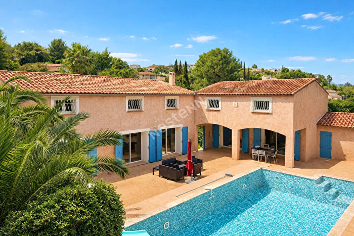 Maison à vendre - Carqueiranne - 9 pièces - 7 chambres