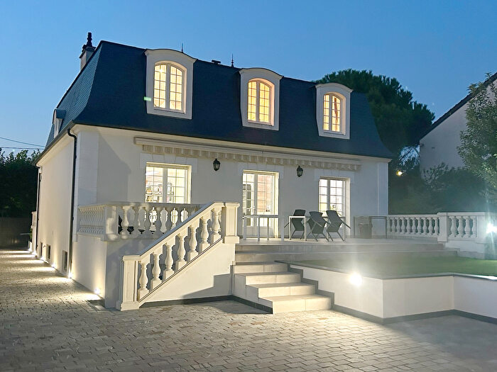 Champs-sur-Marne, Bords de Marne : Maison 8 pièces à vendre