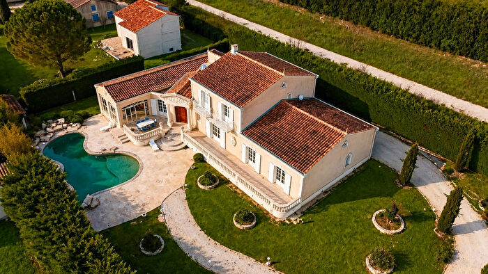 Mollégès : Maison 8 pièces à vendre