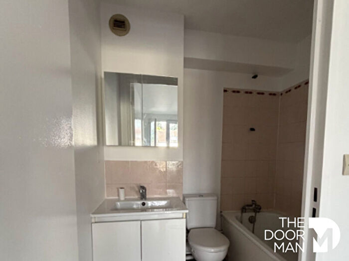 Le Mesnil-Saint-Denis : Appartement 1 pièce à louer