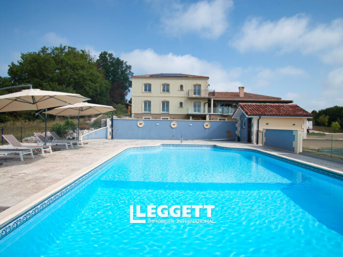 Maison à vendre - Sainte-Livrade-sur-Lot - 10 pièces - 8 chambres