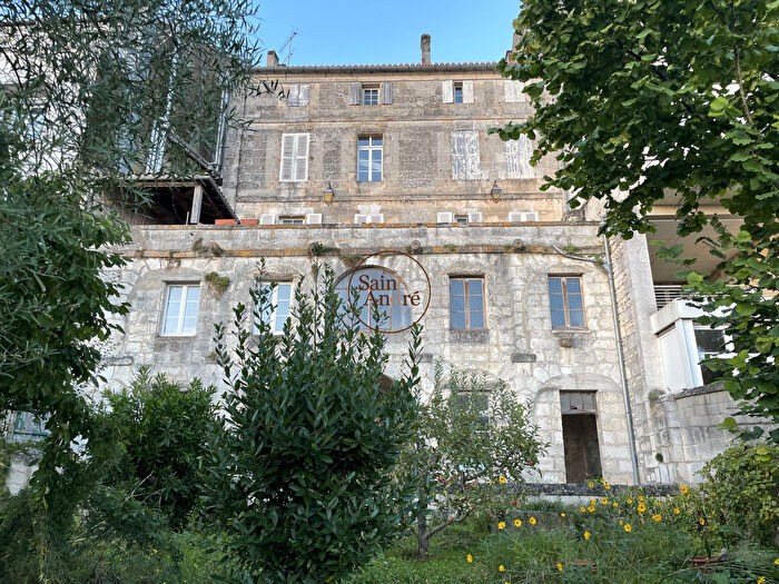 Angoulême : Maison 14 pièces à vendre