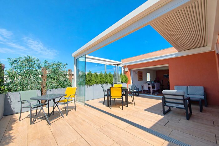 Appartement à vendre - Nîmes, Montaury - 5 pièces - 4 chambres