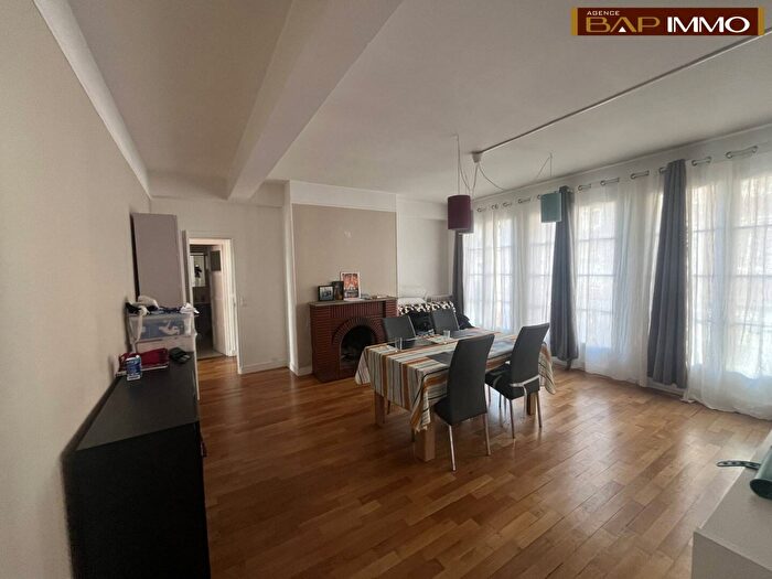Appartement à louer - Est, Lisieux - 5 pièces - 3 chambres
